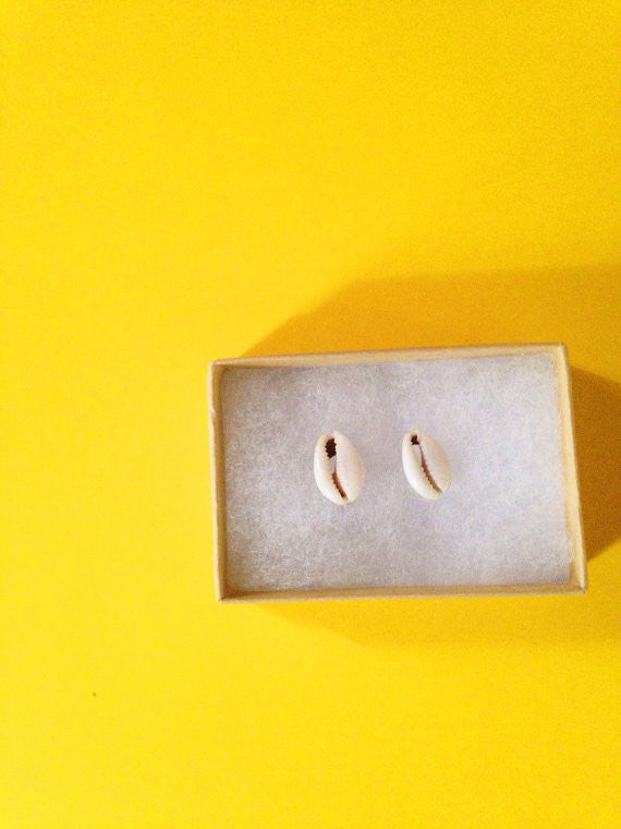 Cowrie Studs – Afrohemien.com